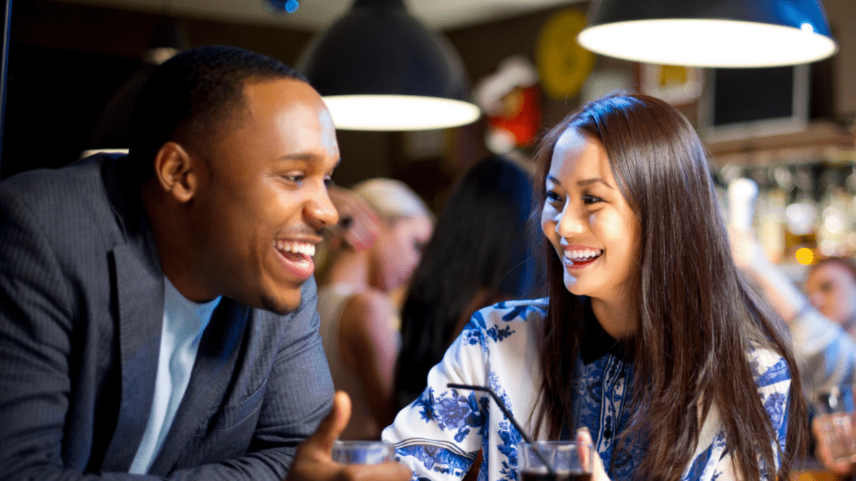 What to Talk About on a First Date: Dos and Don'ts